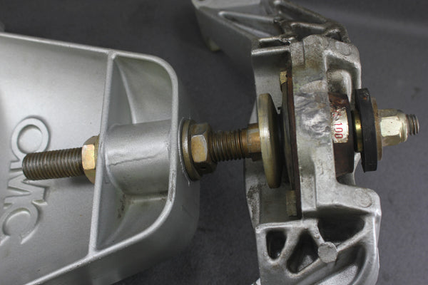 Omc Stringer Cobra 120hp 140hp Front Engine Mount 2.5L 3.0L 911568 911 ...